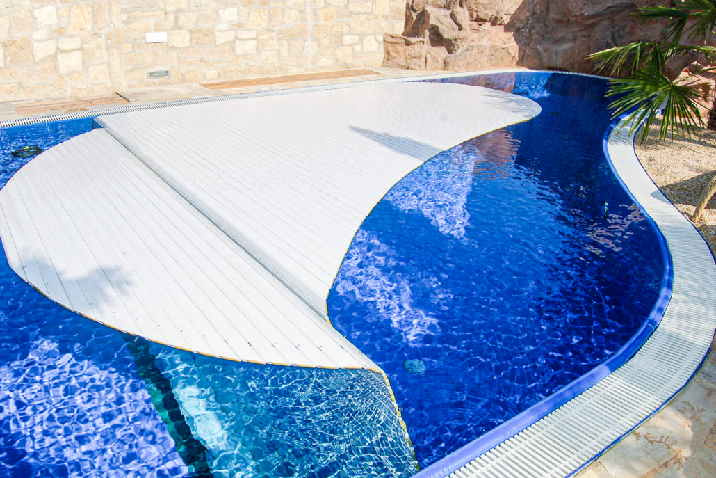 Poolabdeckungen . Das „Must Have“ für sauberen, sicheren und ...